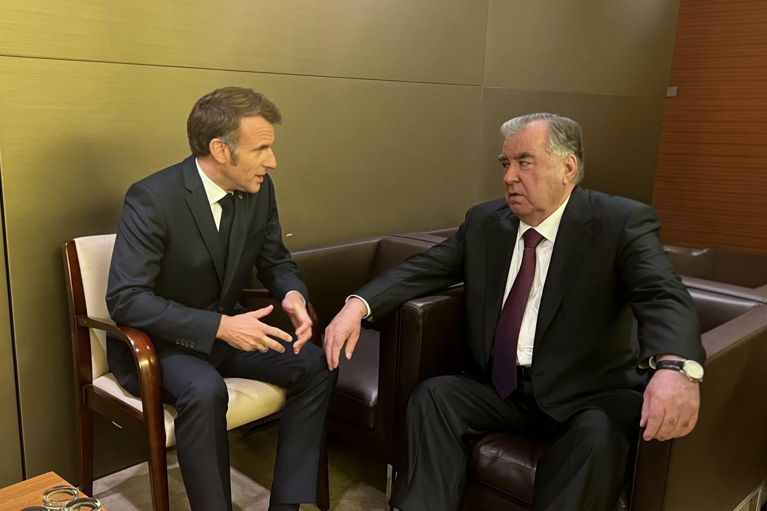 Мулоқоти Эмомалӣ Раҳмон бо Эммануэл Макрон - Pressa.tj