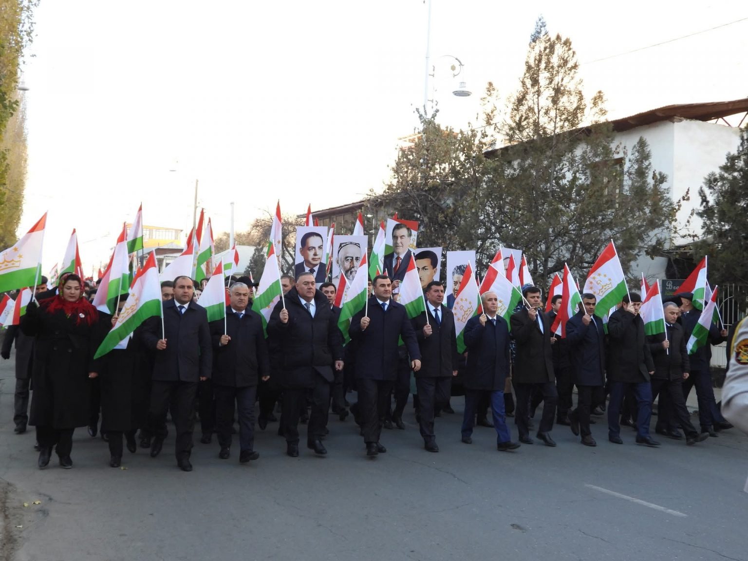 В Таджикистане отметили День Государственного флага праздничными шествиями - Pressa.tj